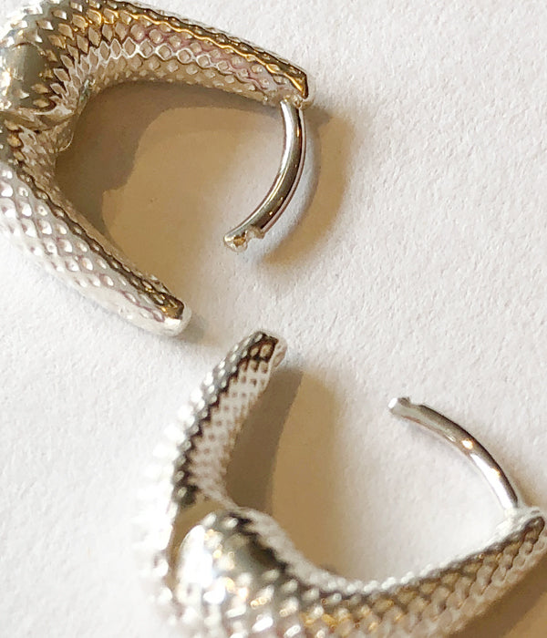 R.ALAGAN/TINY TINY DOT PUFFY HOOPS(SILVER)